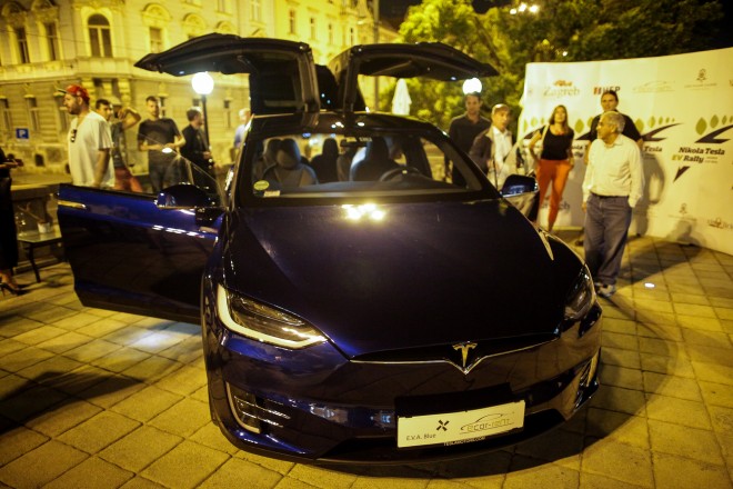 NAJNOVIJE TEHNOLOŠKO DOSTIGNUĆE U SVIJETU AUTOMOBILA: Tesla X ...