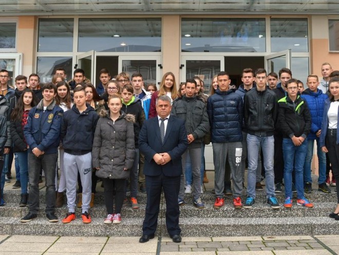 JEDINSTVENI GRAD U HRVATSKOJ: Stipendije srednjoškolcima i studentima ...