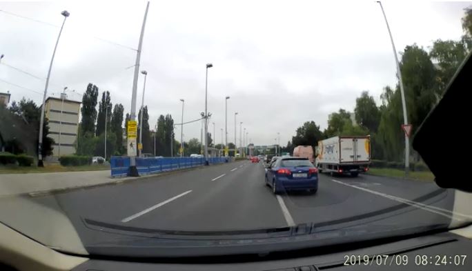 (VIDEO) VOZAČI, OPREZ! Ovaj vozač namjerno pokušava izazvati prometne nesreće - Zagreb.info