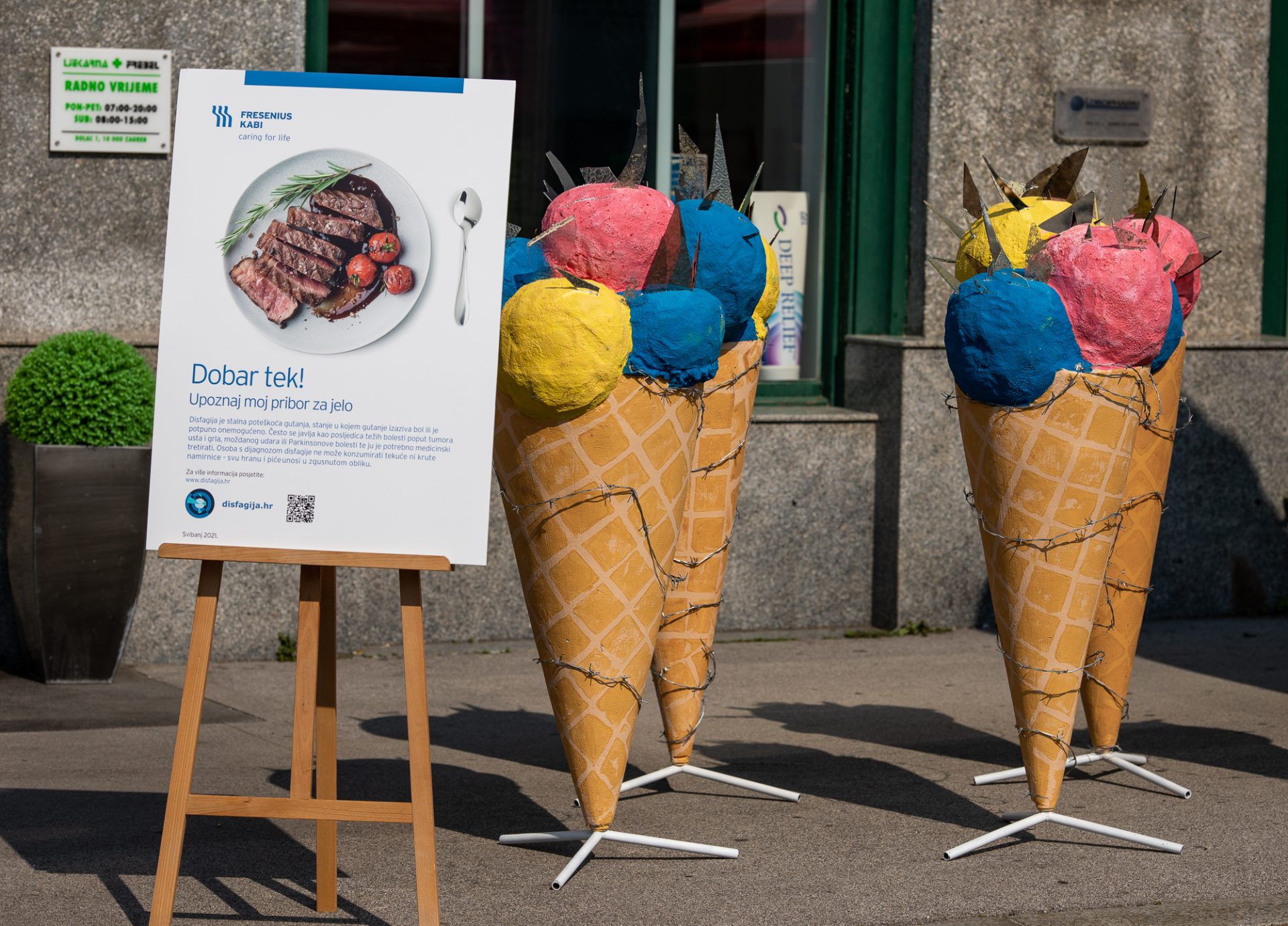 PROLAZNICI U ČUDU: Na Dolcu osvanule skulpture sladoleda koje su ...