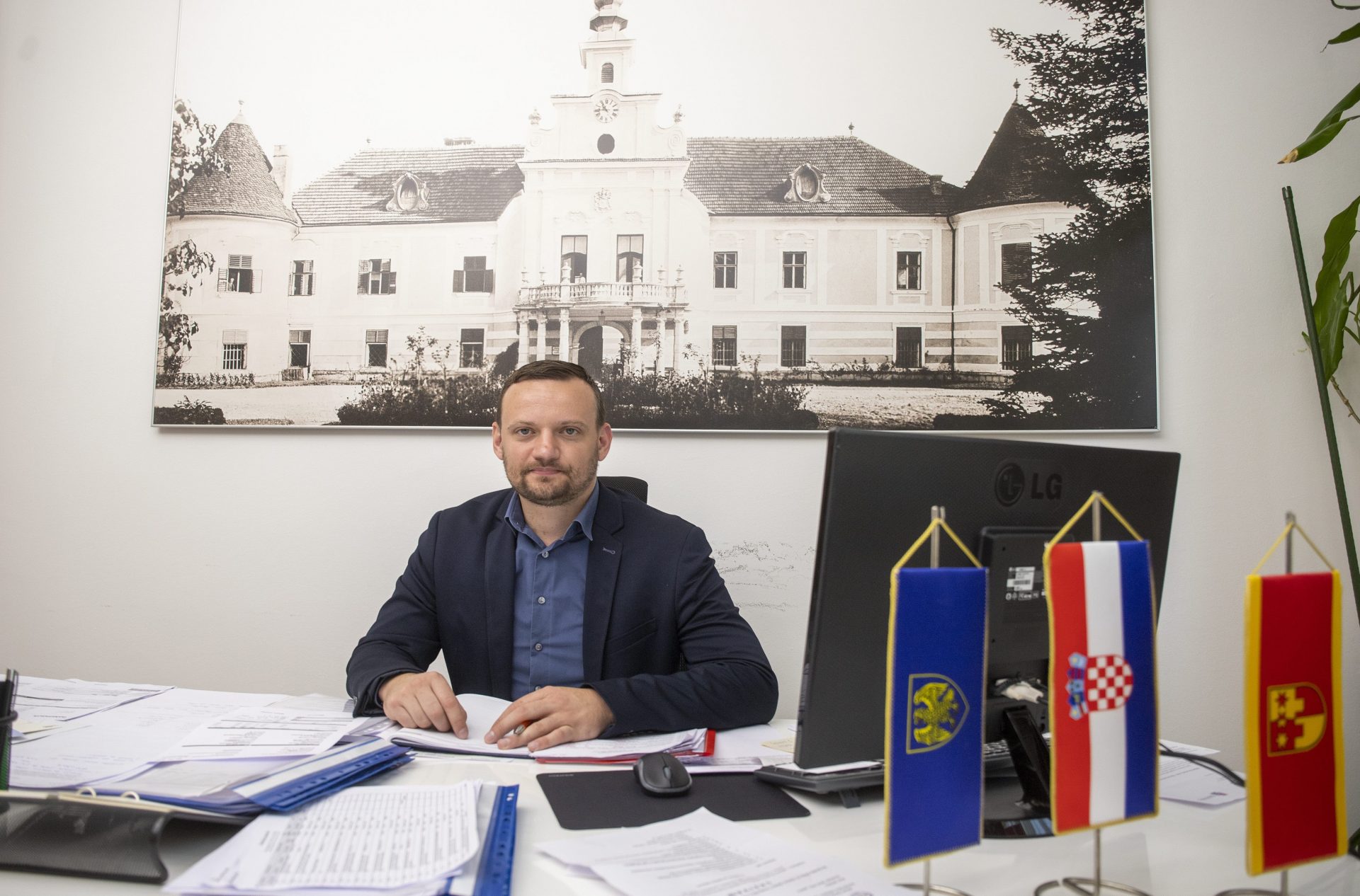 'LICITAROM PO SVIJETU' Gradonačelnik Oroslavja izdao knjigu pa otkrio ...