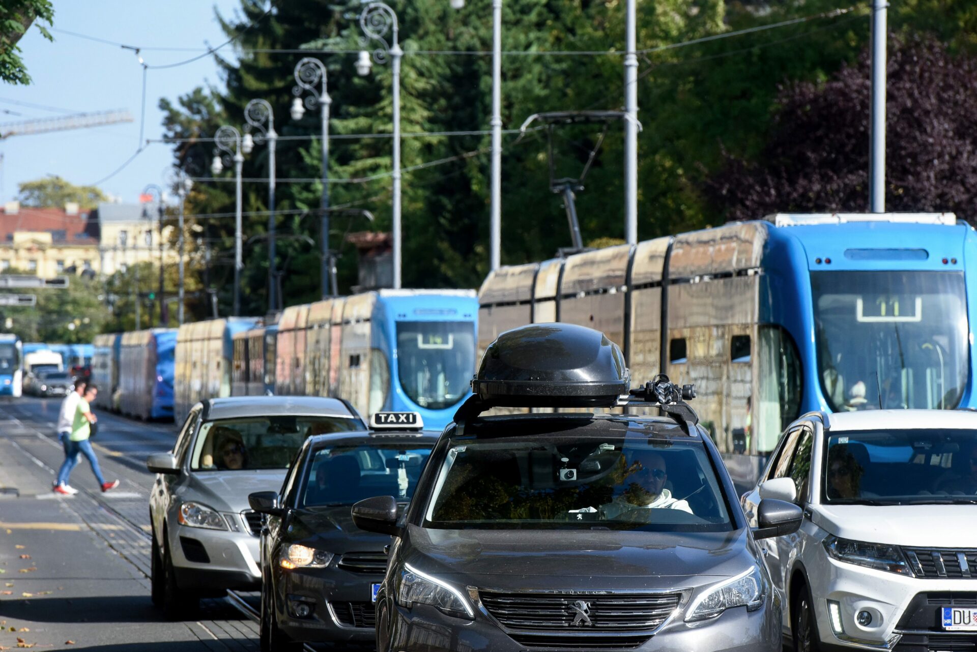 'TURISTIČKO RAZGLEDAVANJE GRADA' Zagrepčani na posao putuju i po sat i ...