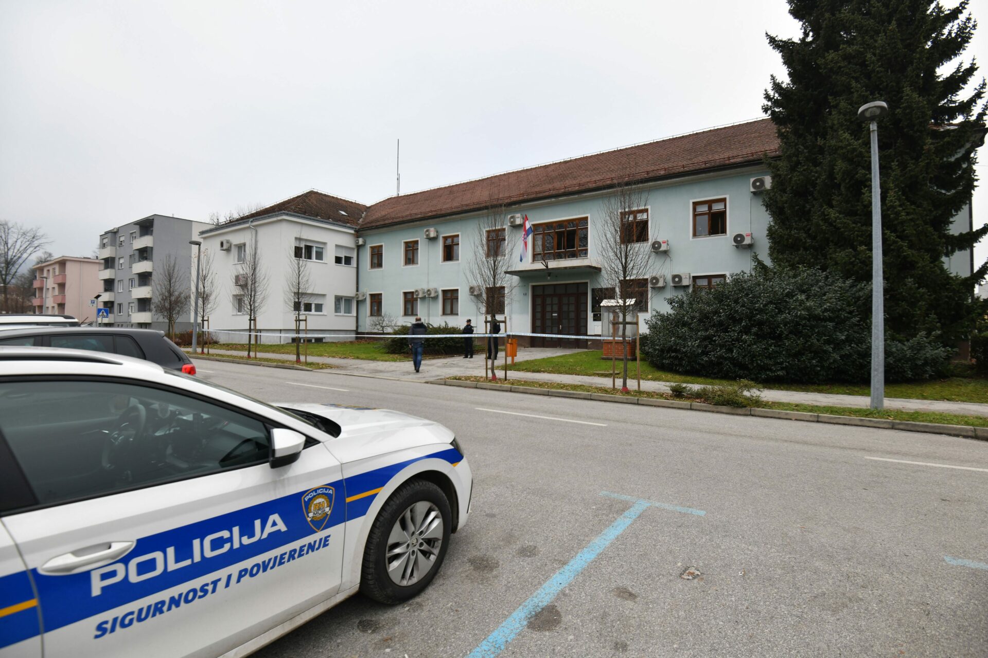 RAVNATELJ CENTRA OTKRIO DETALJE! Zna se zašto je muškarac jutros bacio Molotovljev koktel u ...