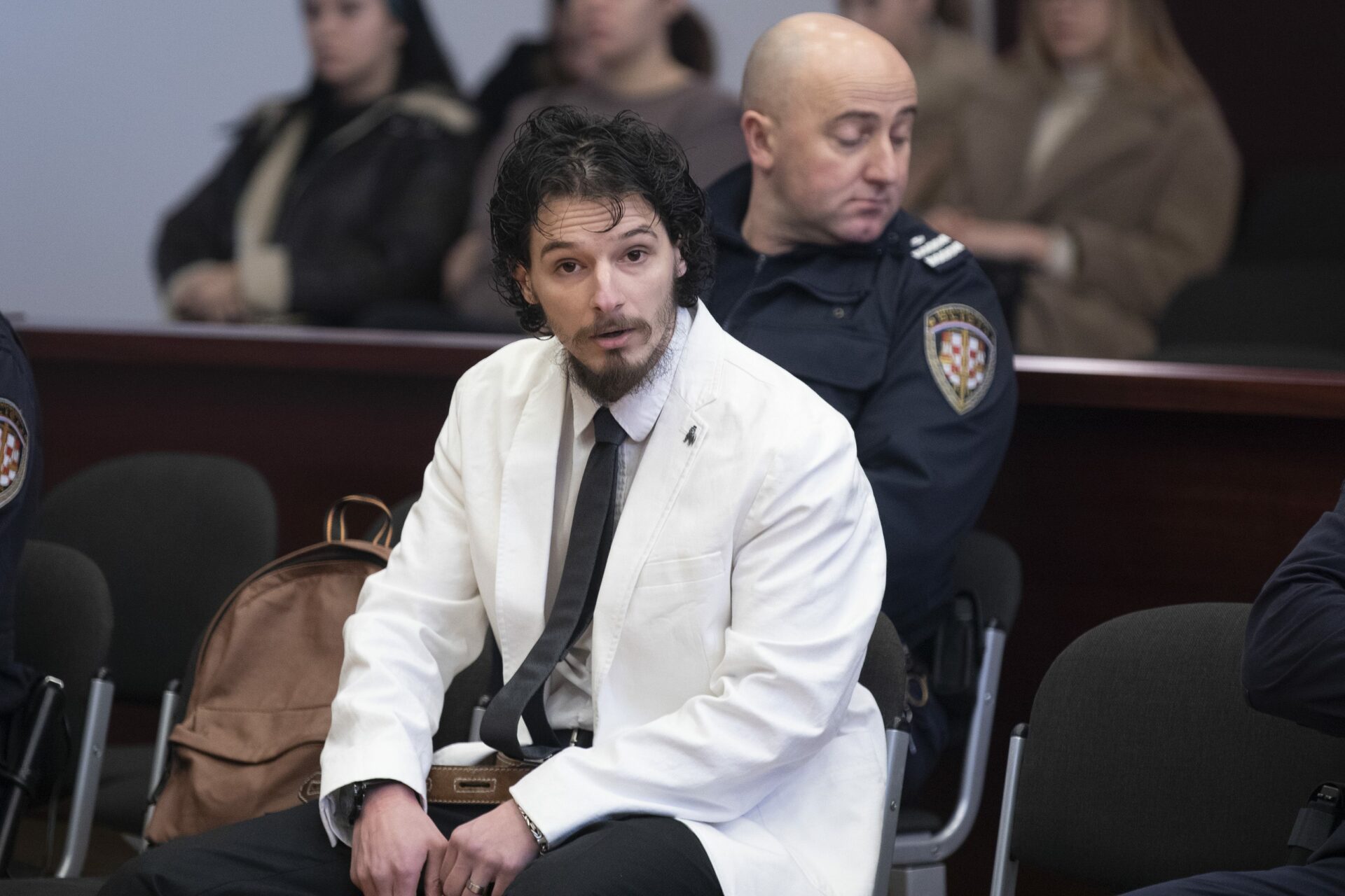 CIRKUS U SUDNICI! Zavadlav pričao na talijanskom, izvukao čokoladu ...