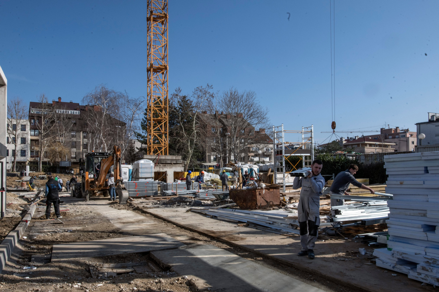 (FOTO) RADOVI U PUNOM JEKU: Uređuje se Trg Krešimira Ćosića, do ljeta bi trebao dobiti novo ruho ...