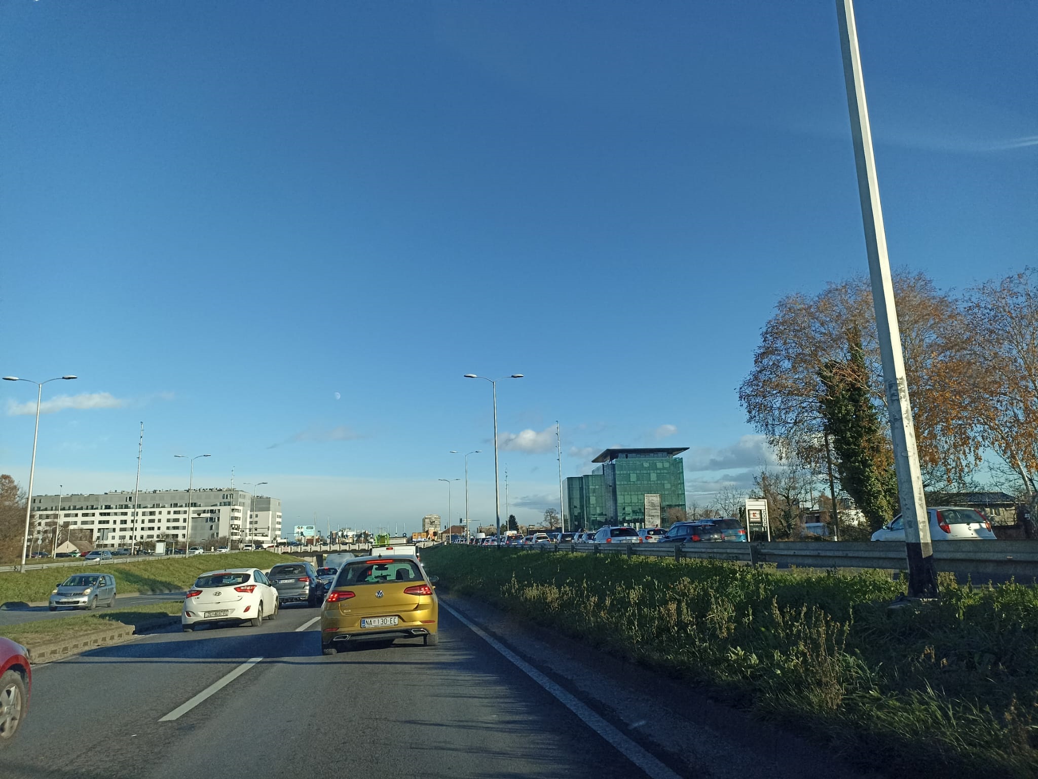 Zagrepčanka zapela usred prometnog kaosa u Zagrebu: 'Sat i pol vozim ...