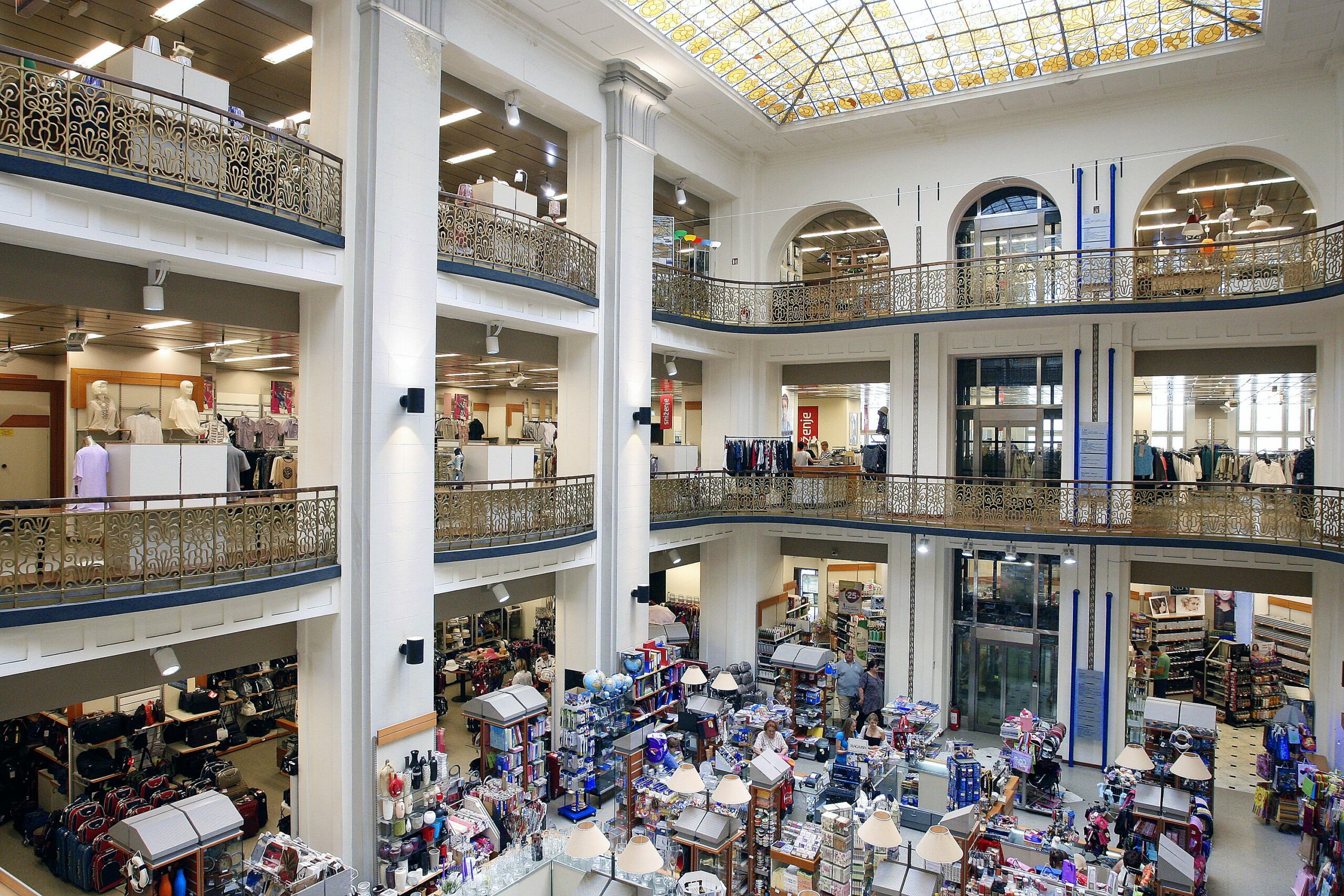 Kultna robna kuća u Zagrebu stavljena na prodaju: Poznato što će biti s ...