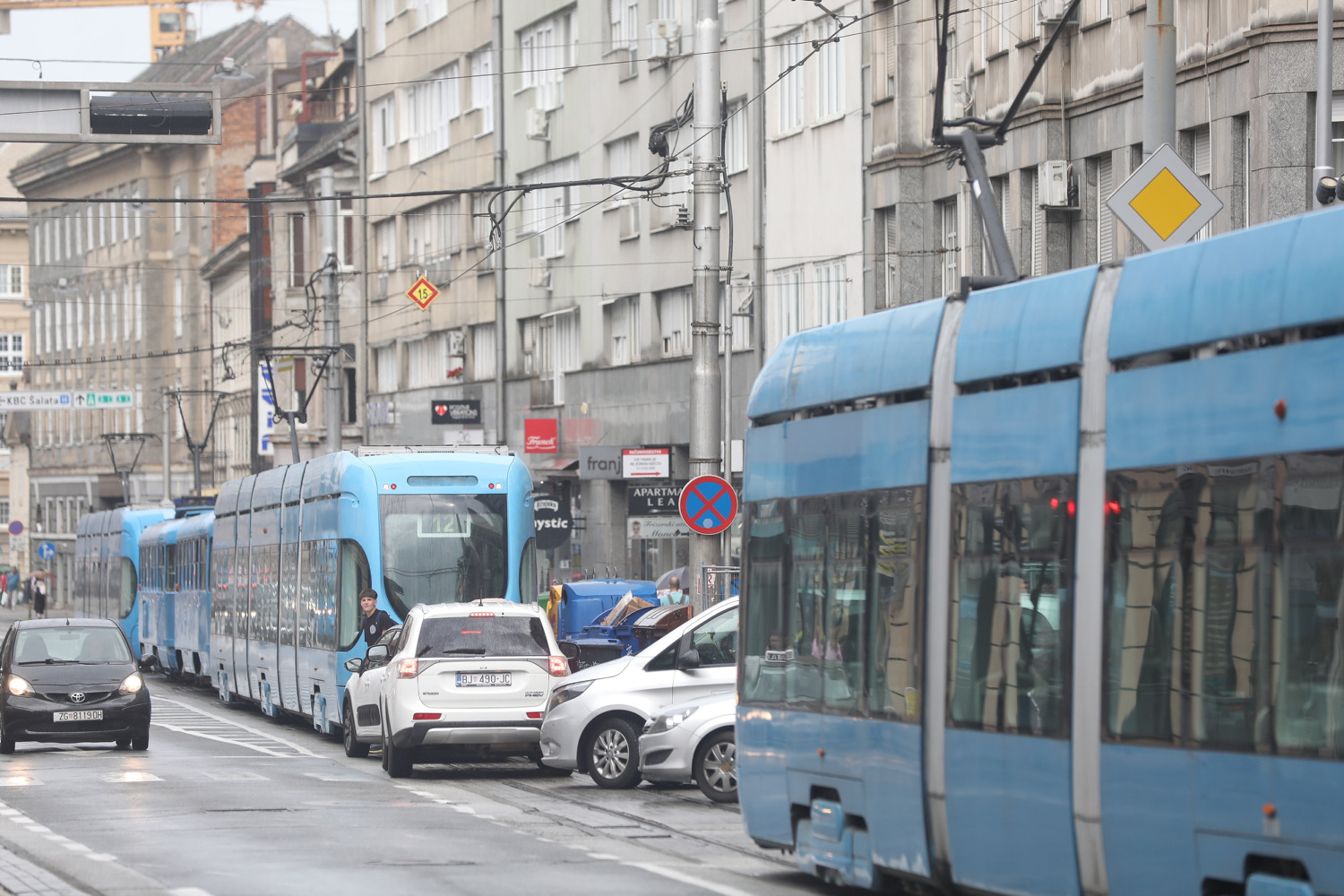 Novi kaos s tramvajima u Zagrebu: Opet je nestalo struje, više linija preusmjereno - Zagreb.info