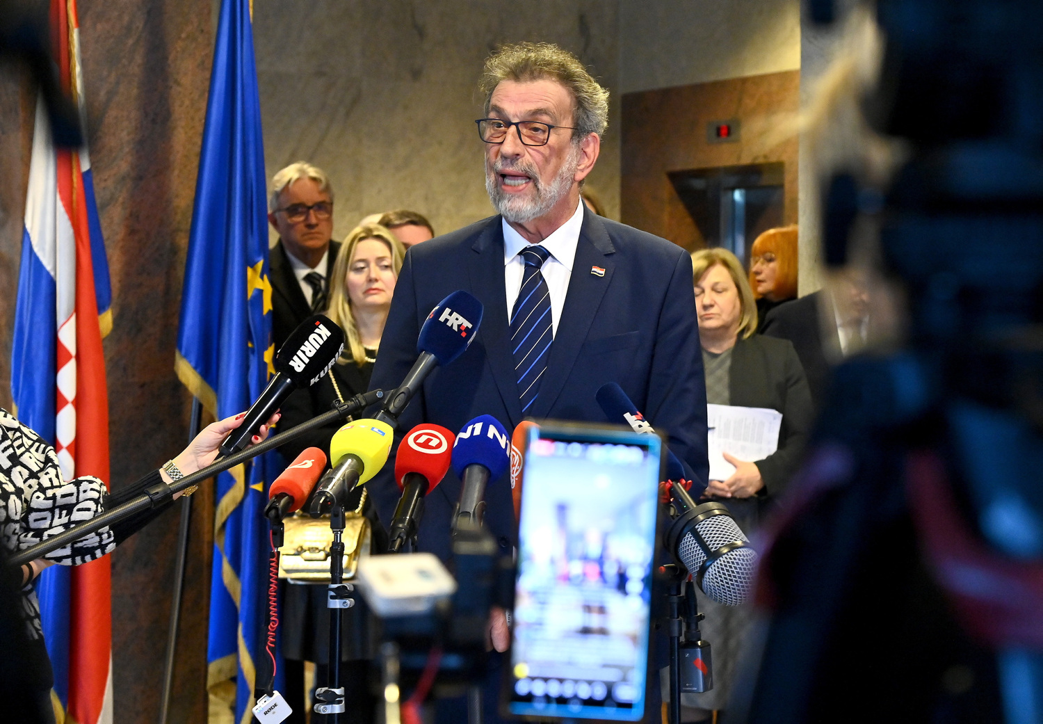 Ministar Fuchs odlučno: 'Mjere sigurnosti u školama kreću odmah ...